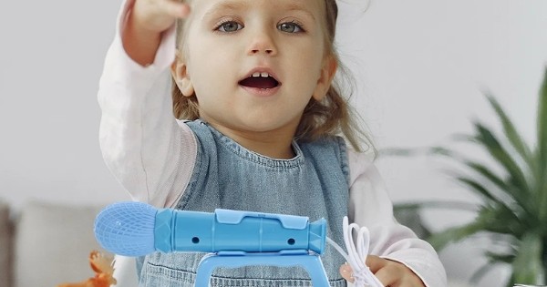Children's Reporter Journalist Play Set with Camera and Microphone ...